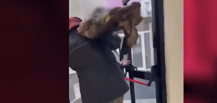 Protesta insólita en La Pampa: productor llevó una pata de vaca al ...